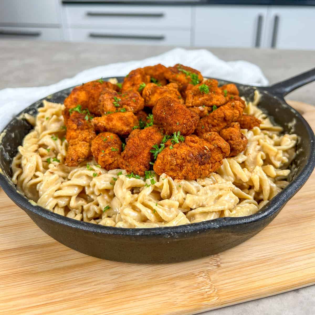 Healthy Meal Prep Popcorn Chicken + Mac & Cheese - Better Cheat Meals